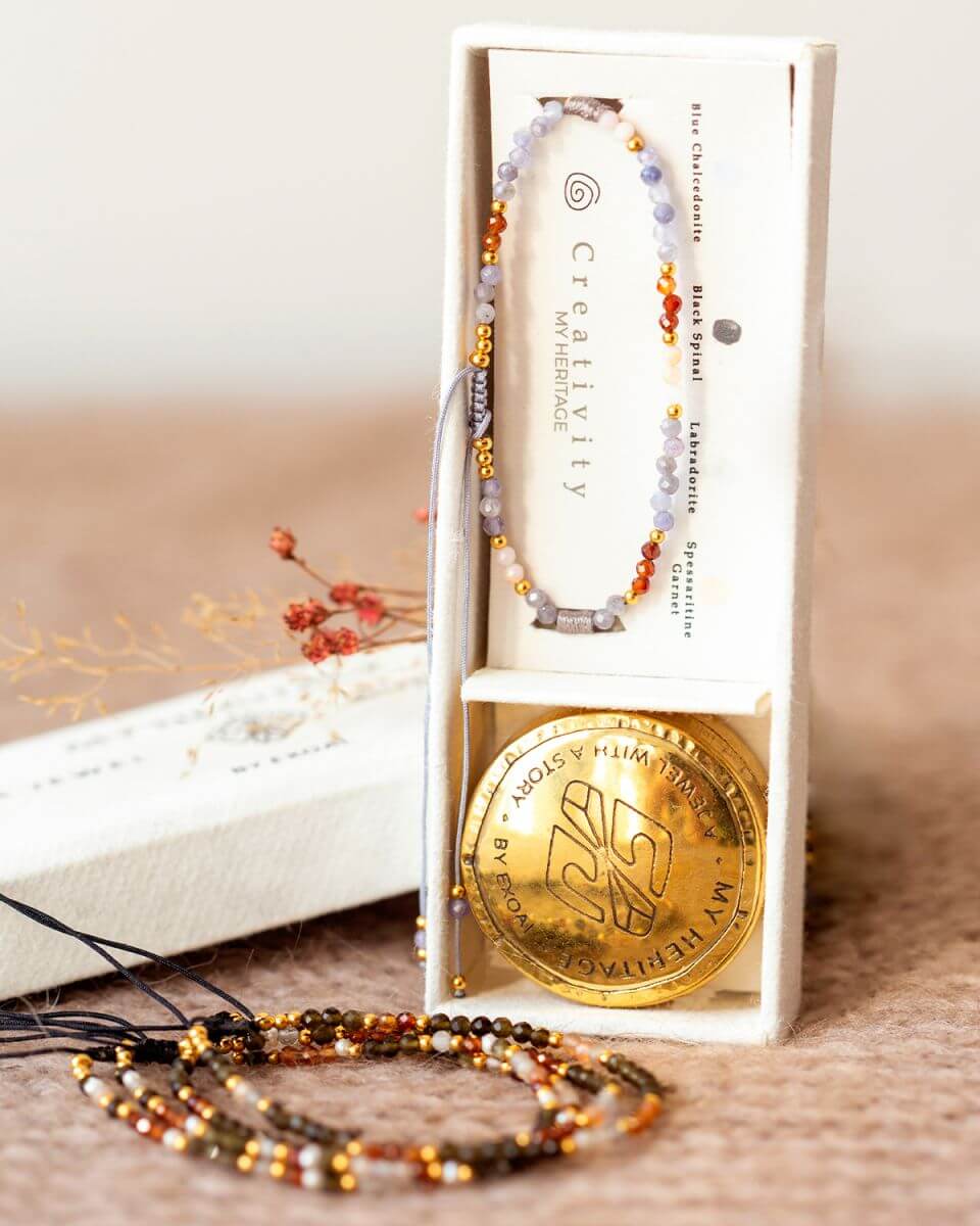 Bracelets Mujajuma gem stone beads gold plated in a gift box